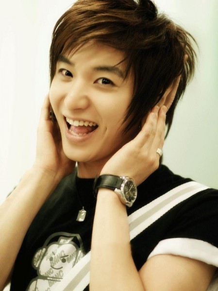 Korean Group Singer: Super Junior - About Lee Teuk